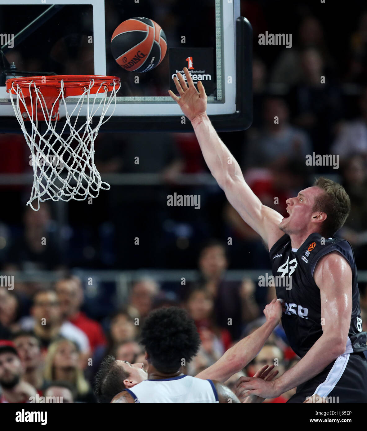 Nuremberg, Germany. 25th Jan, 2017. Bamberg's Leon Radosevic (R) in ...