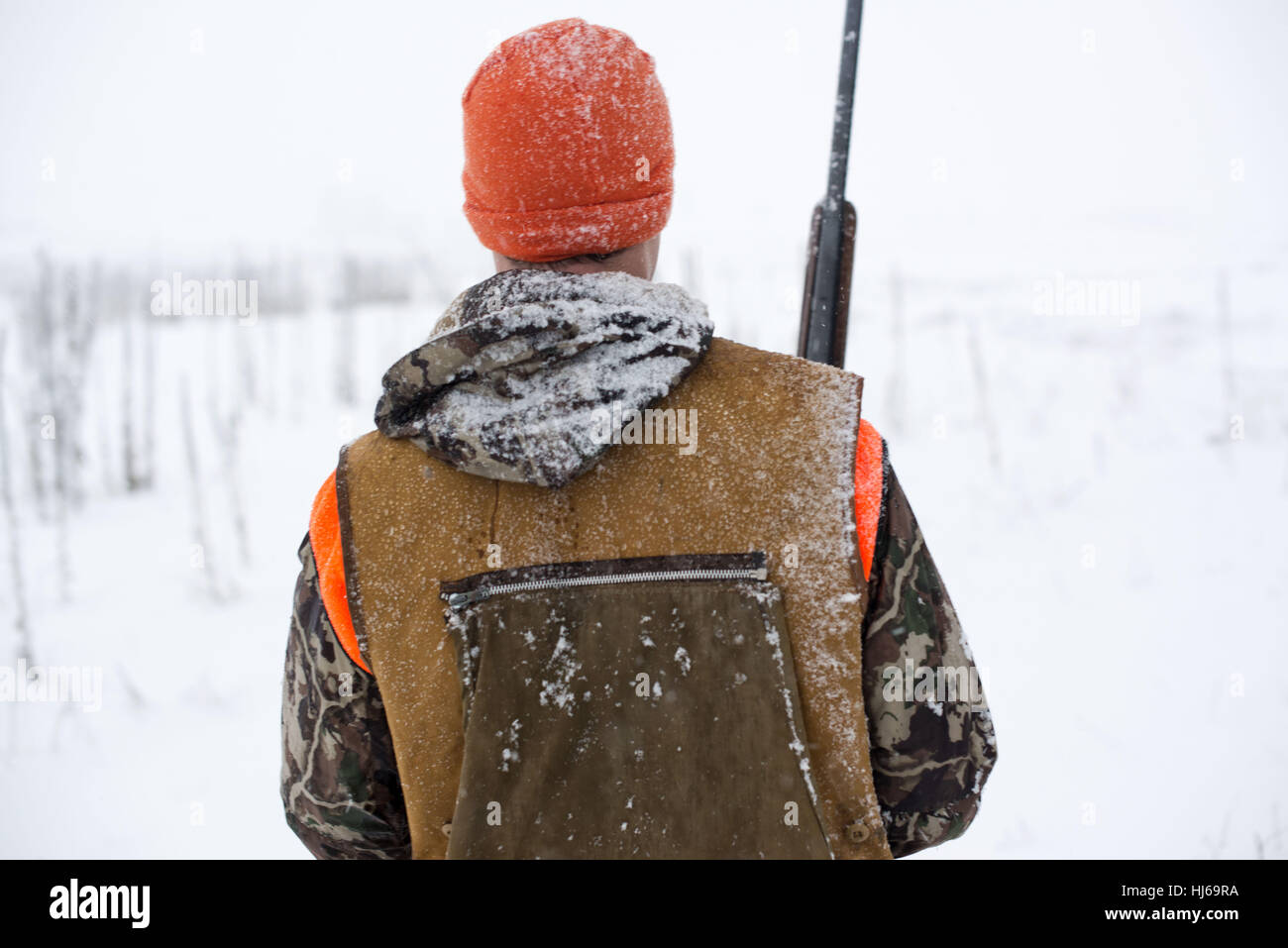 Spokane, WA, USA. 23rd Dec, 2016. Kit Conklin and Keith Conklin hunt ...