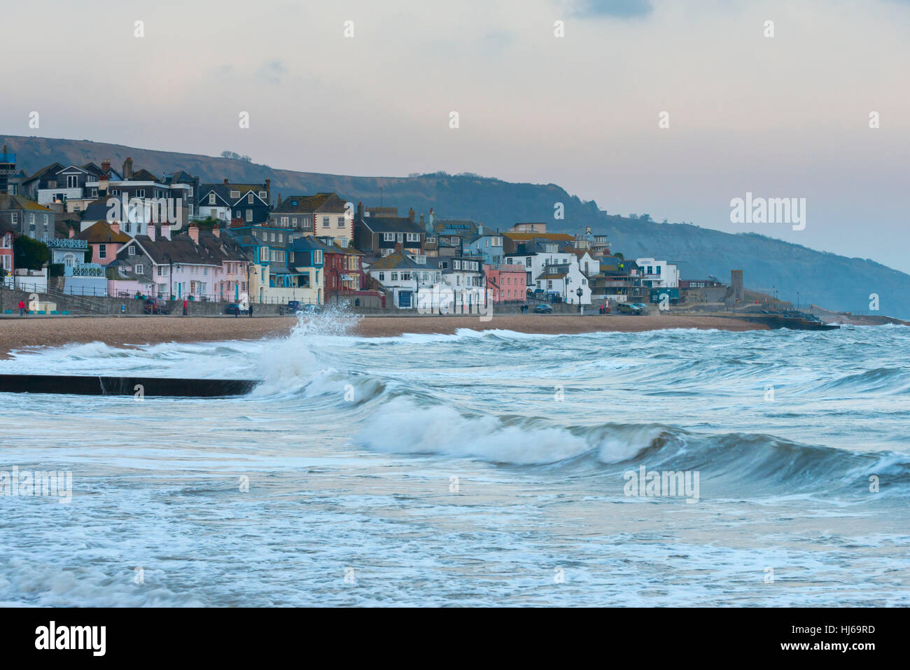 Lyme Regis, Dorset, UK. 26th January 2017. UK Weather. A cold and windy ...