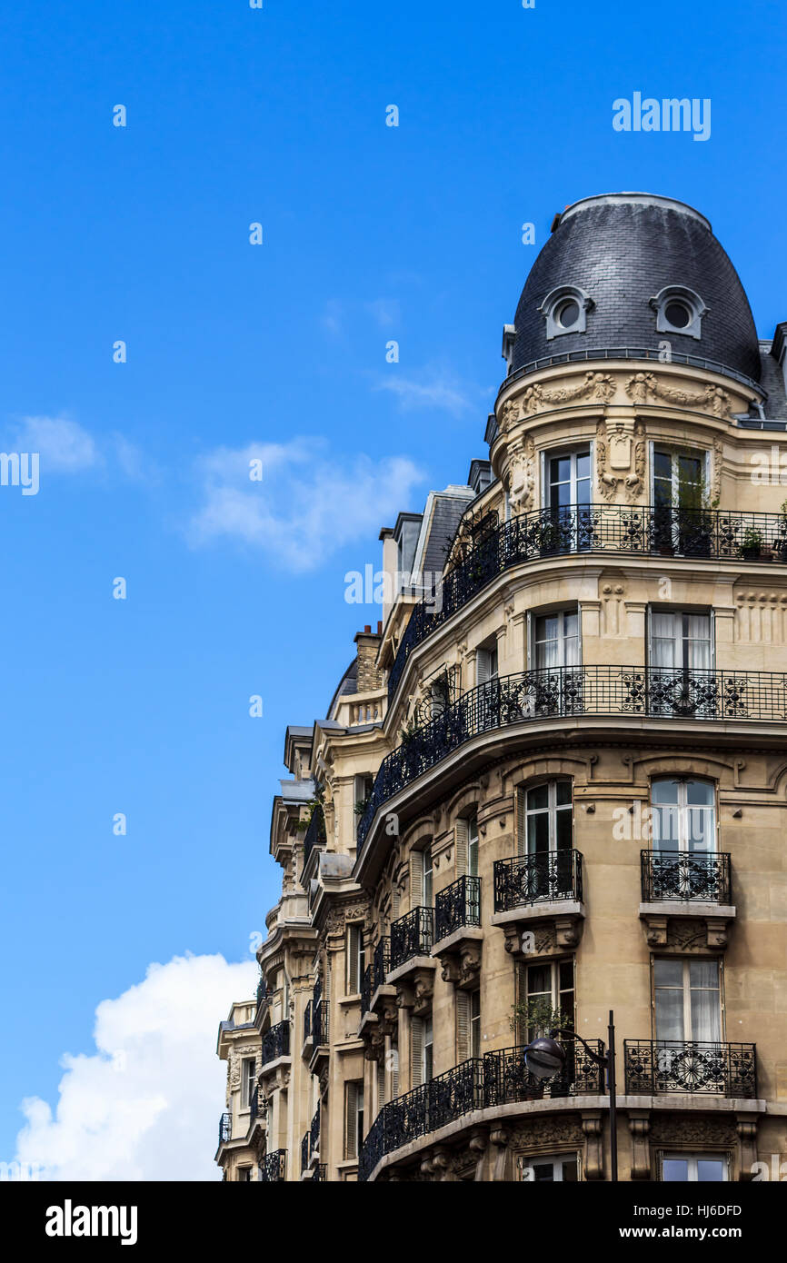 parisian architecture - a residential building Stock Photo - Alamy