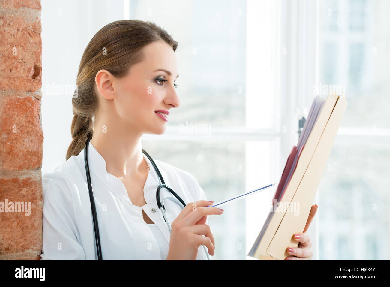 doctor, physician, medic, medical practicioner, hospital, clinic ...