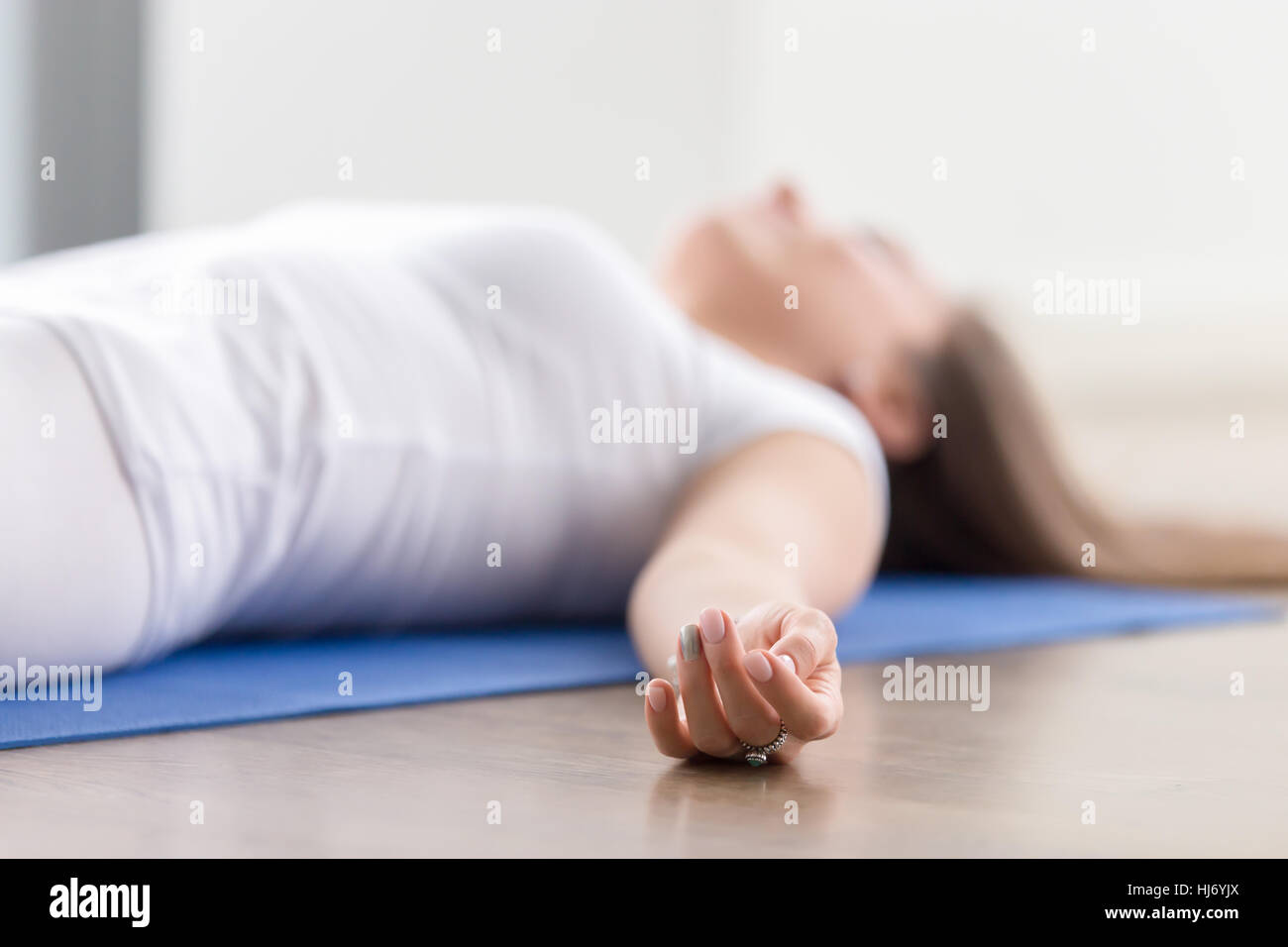 Dead body pose hi-res stock photography and images - Alamy