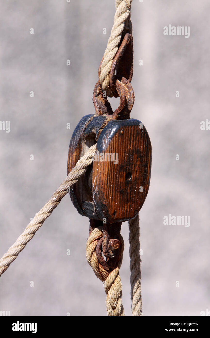 Pulley and chain hi-res stock photography and images - Alamy