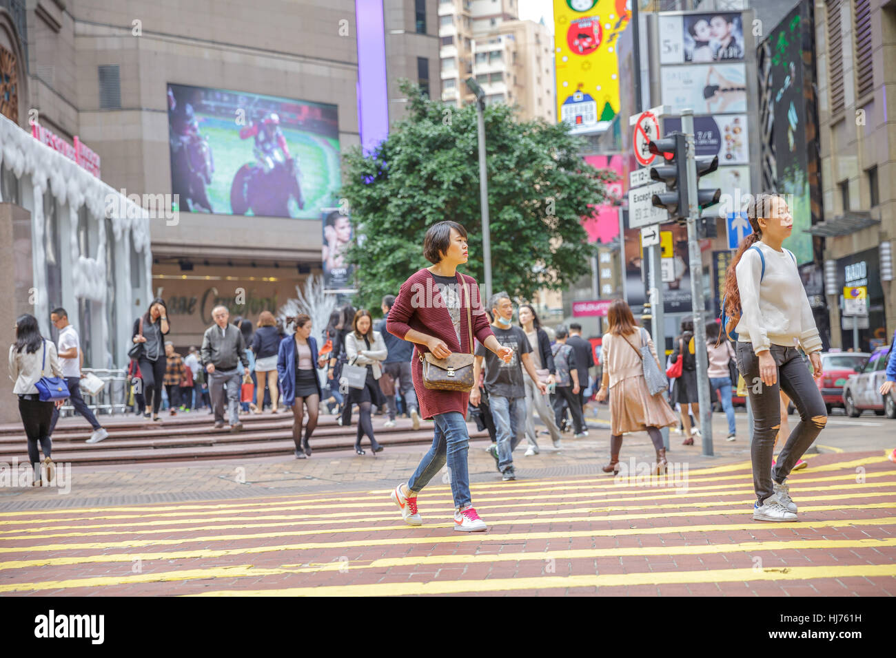 Times Square woman shopping Stock Photo - Alamy