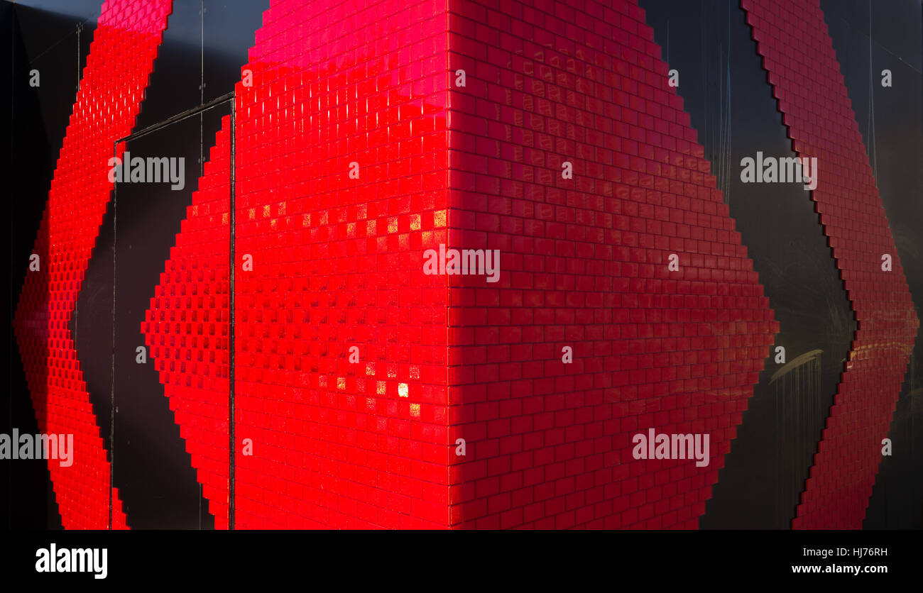 Reflective screen with arrow design, to surround construction site in ...