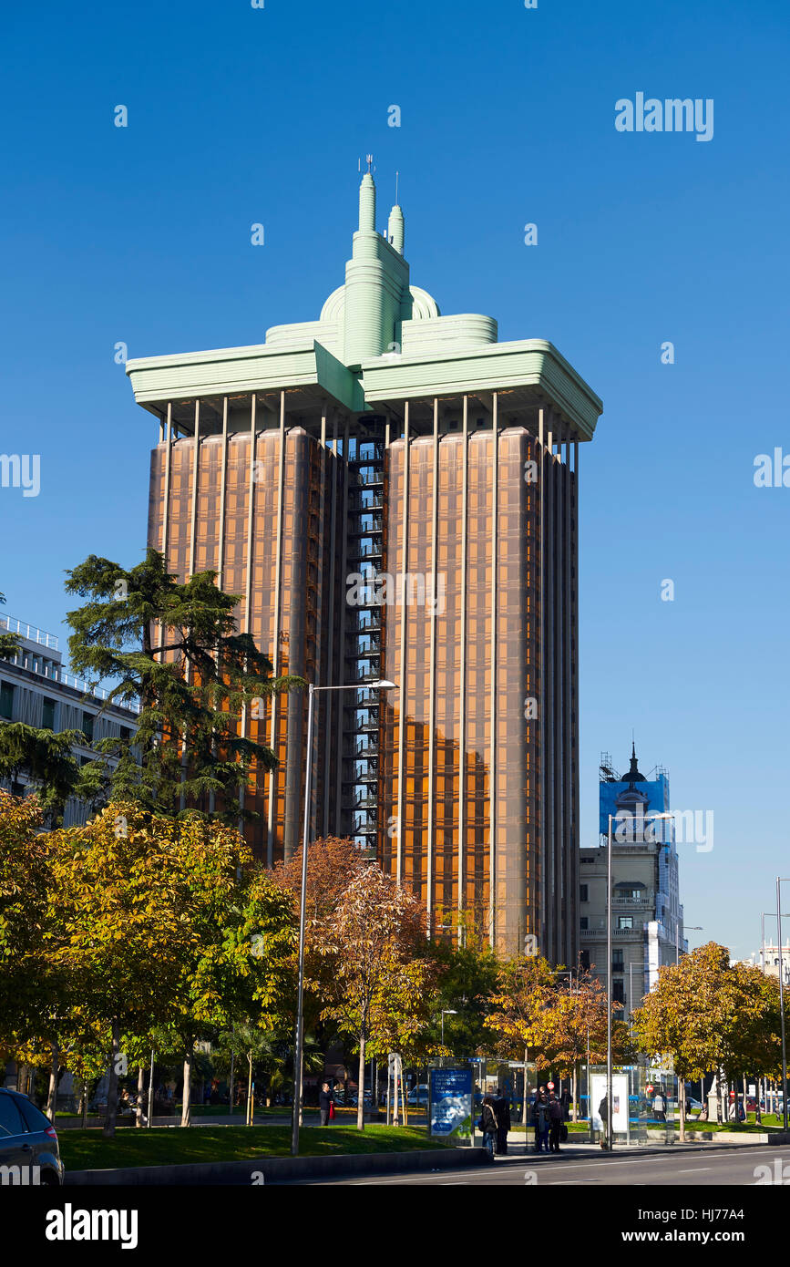 Paseo de recoletos la plaza castellana hi-res stock photography and ...