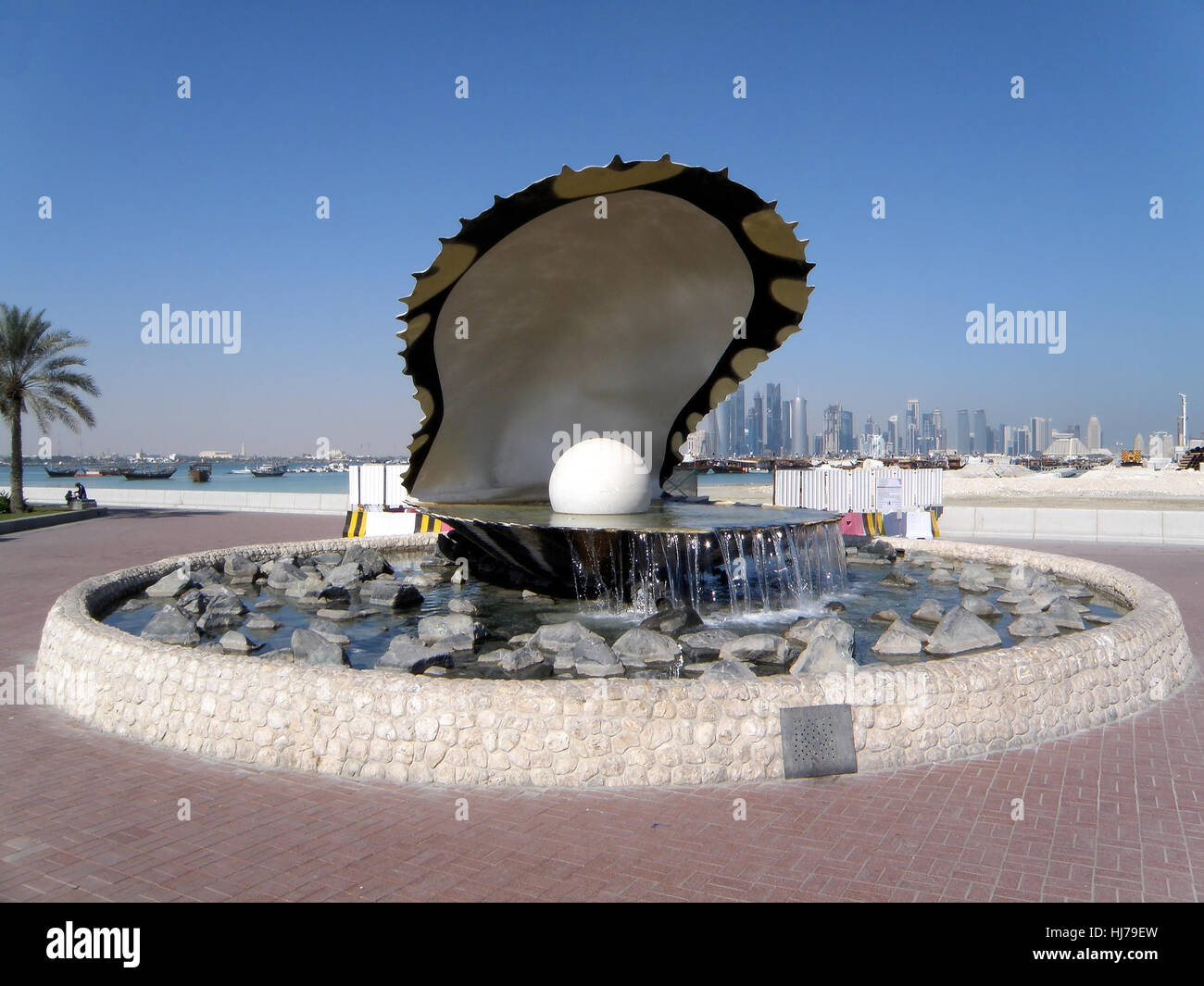 Pearl Oyster Fountain High Resolution Stock Photography and Images - Alamy