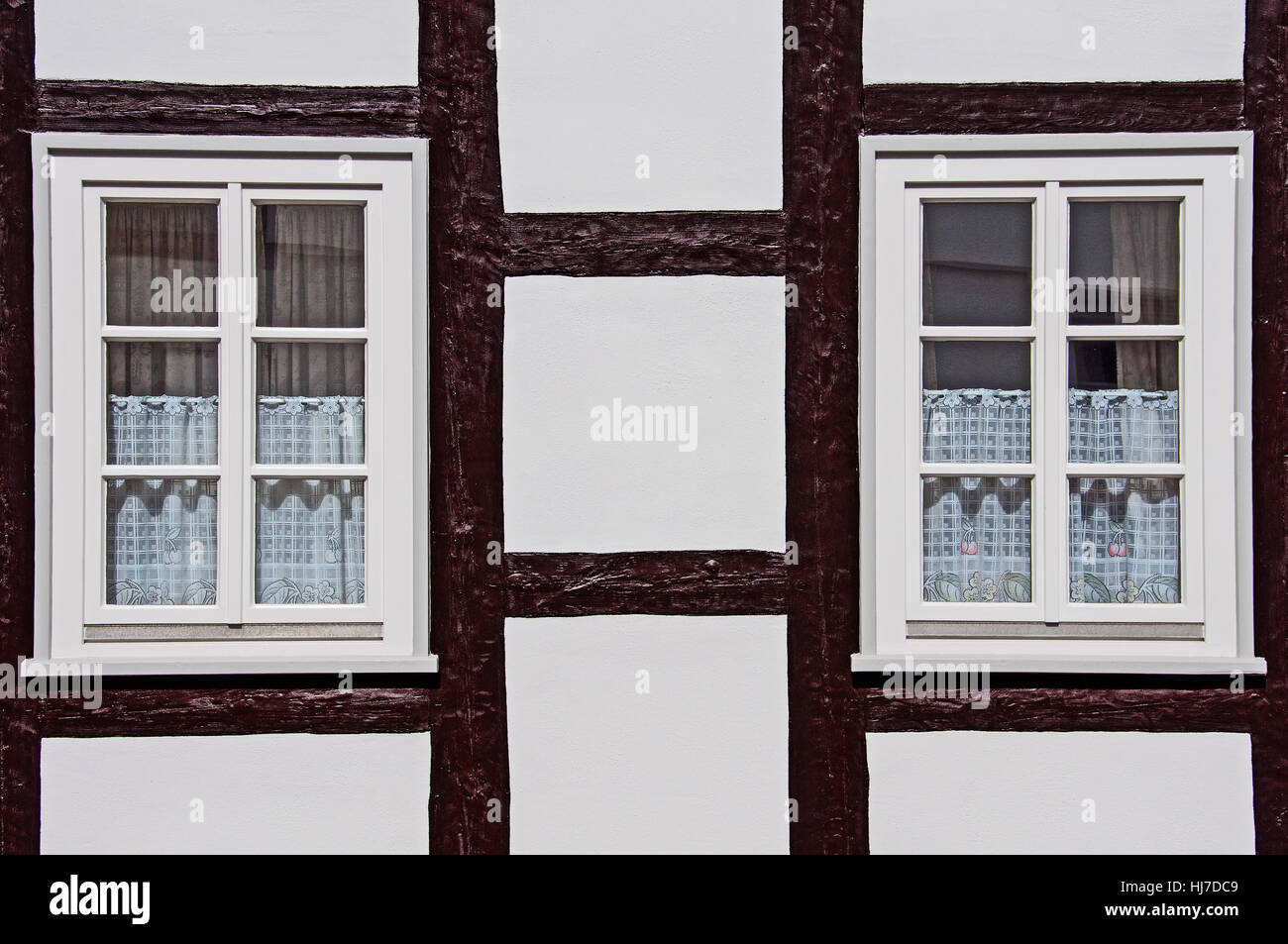 Tudor window hi-res stock photography and images - Alamy