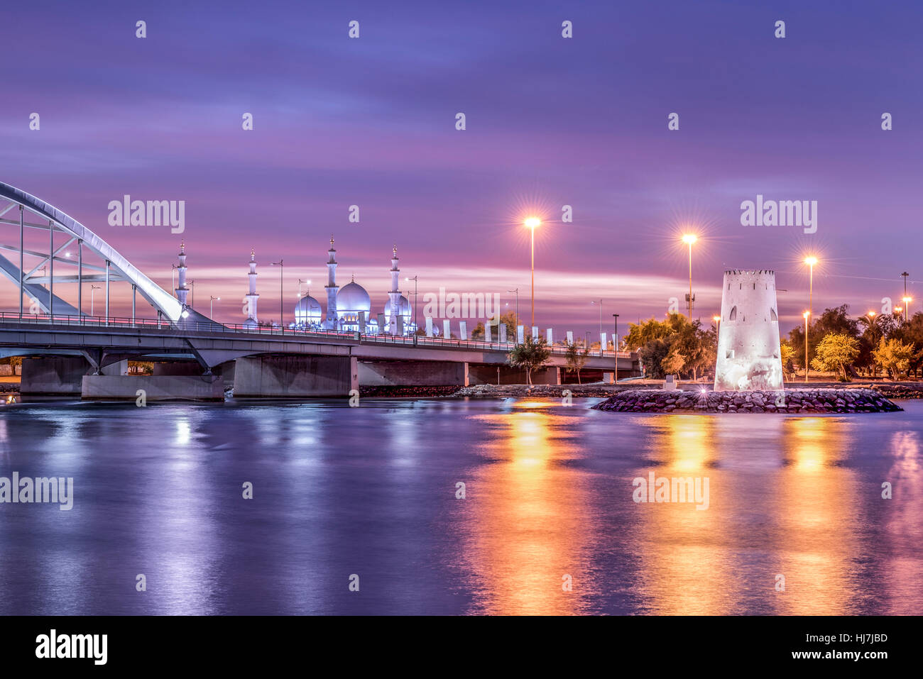 Maqta bridge and Sheikh Zayed Grand Mosque at night. View of SZGM and ...