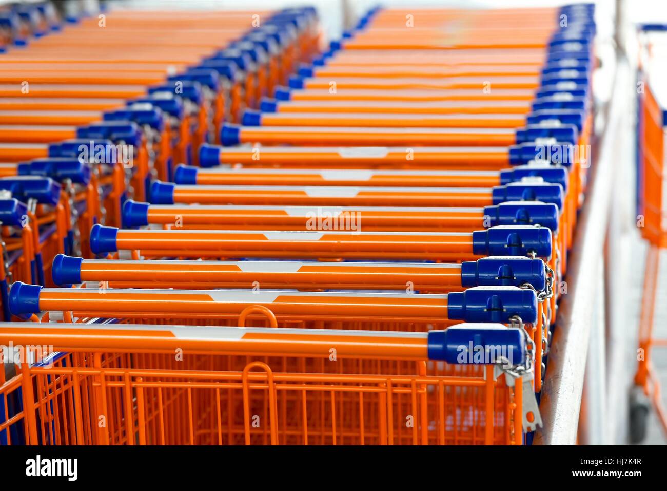Many shopping carts at a supermarket Stock Photo - Alamy