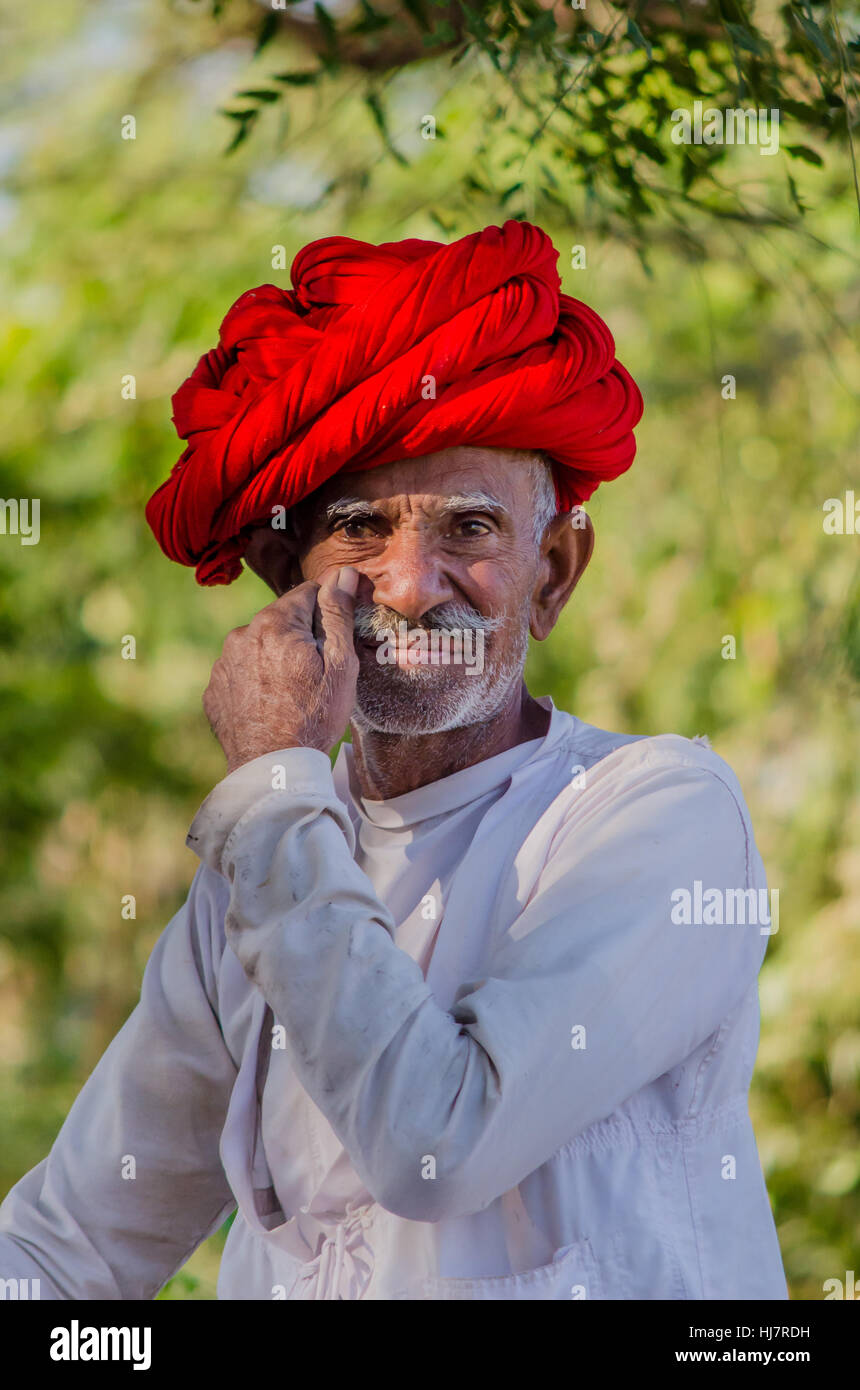 Rajasthani senior man wearing red turban Stock Photo - Alamy