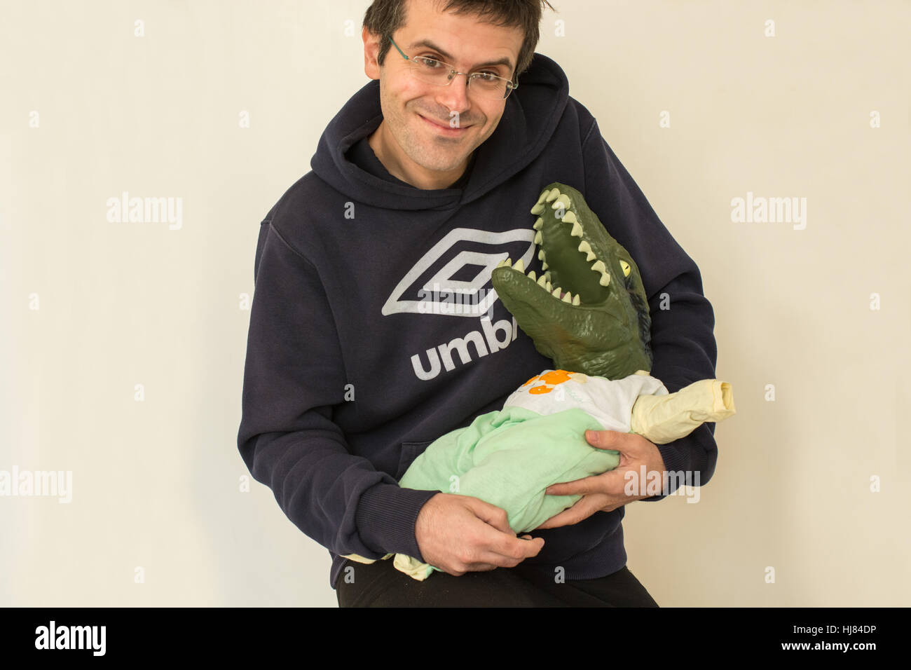 Newborn with parent hi-res stock photography and images - Alamy