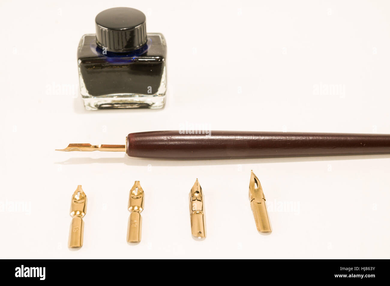 Photo picture of an antique ink fountain pen background Stock Photo - Alamy