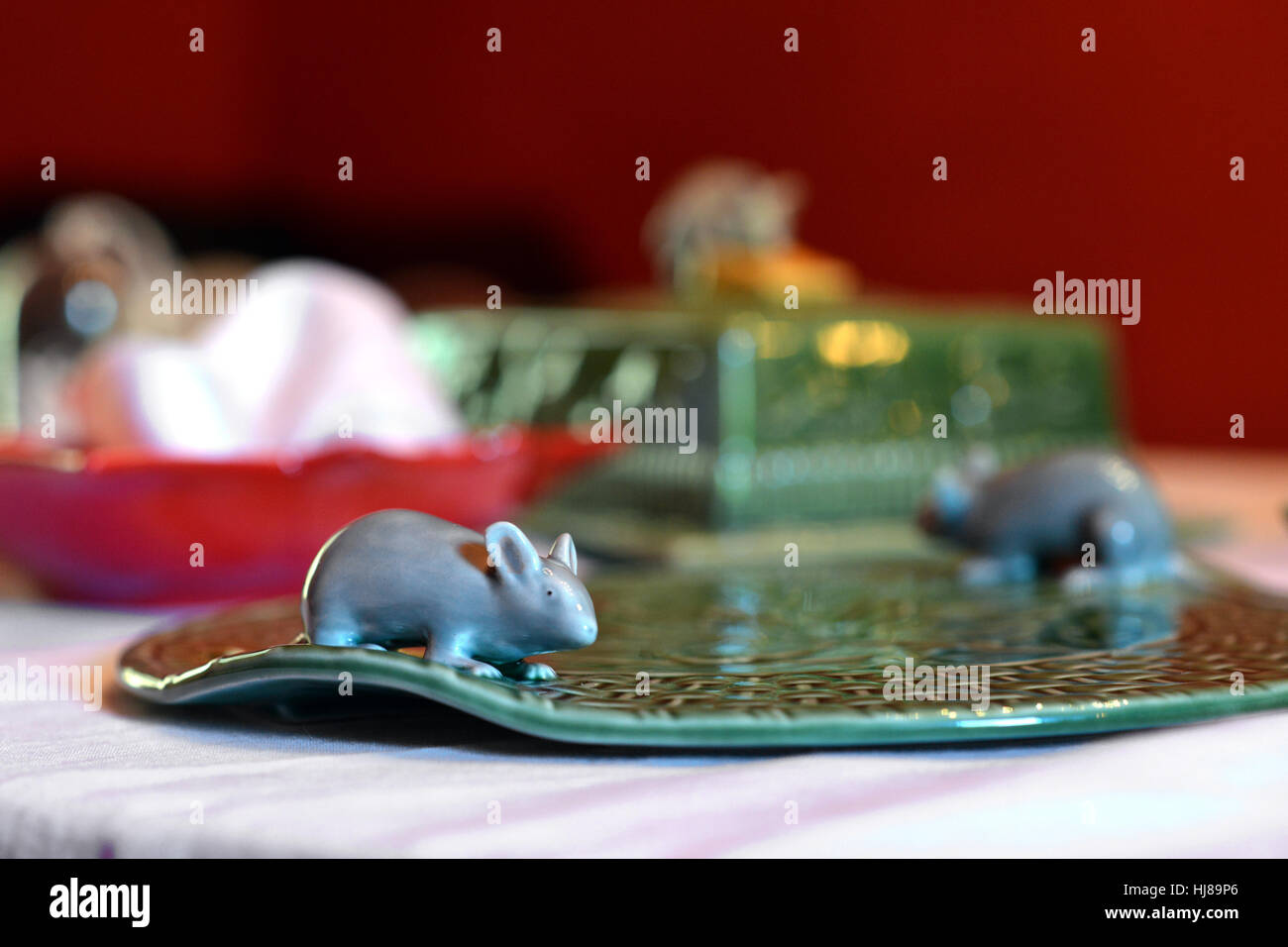 Bordallo pinheiro tableware hi-res stock photography and images - Alamy