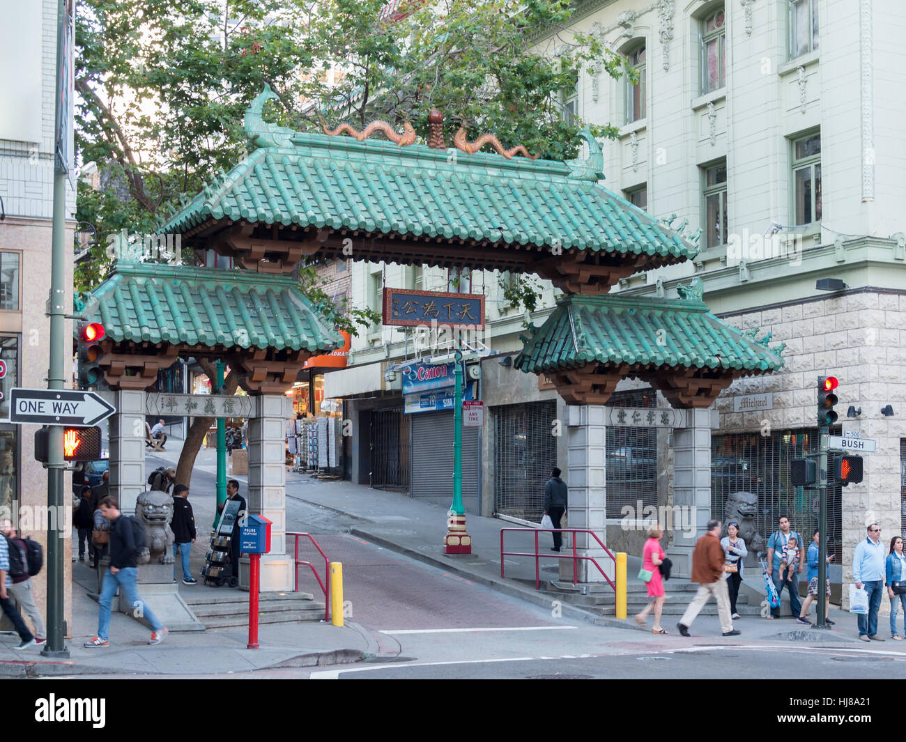 San Francisco Chinatown gate Stock Photo - Alamy