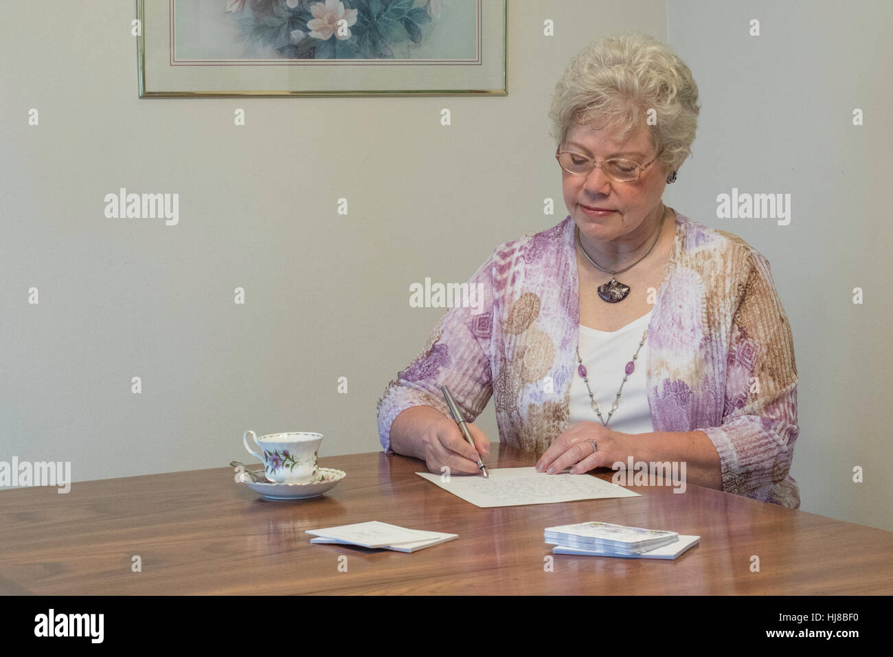 Woman writing letter old fashioned hi-res stock photography and images ...