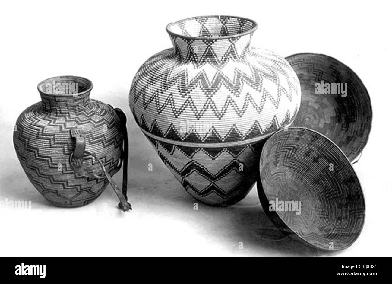 Native american baskets hi-res stock photography and images - Alamy