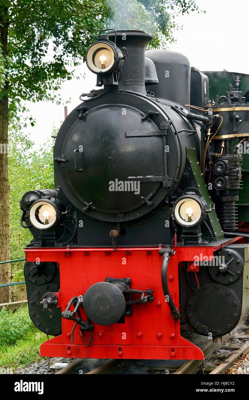 Vintage train engine front hi-res stock photography and images - Alamy