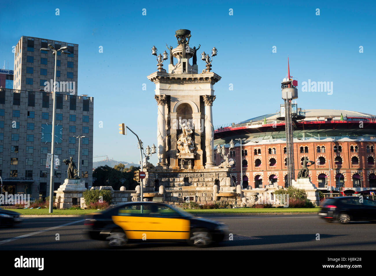 Taxi driving around the roundabout hi-res stock photography and images ...