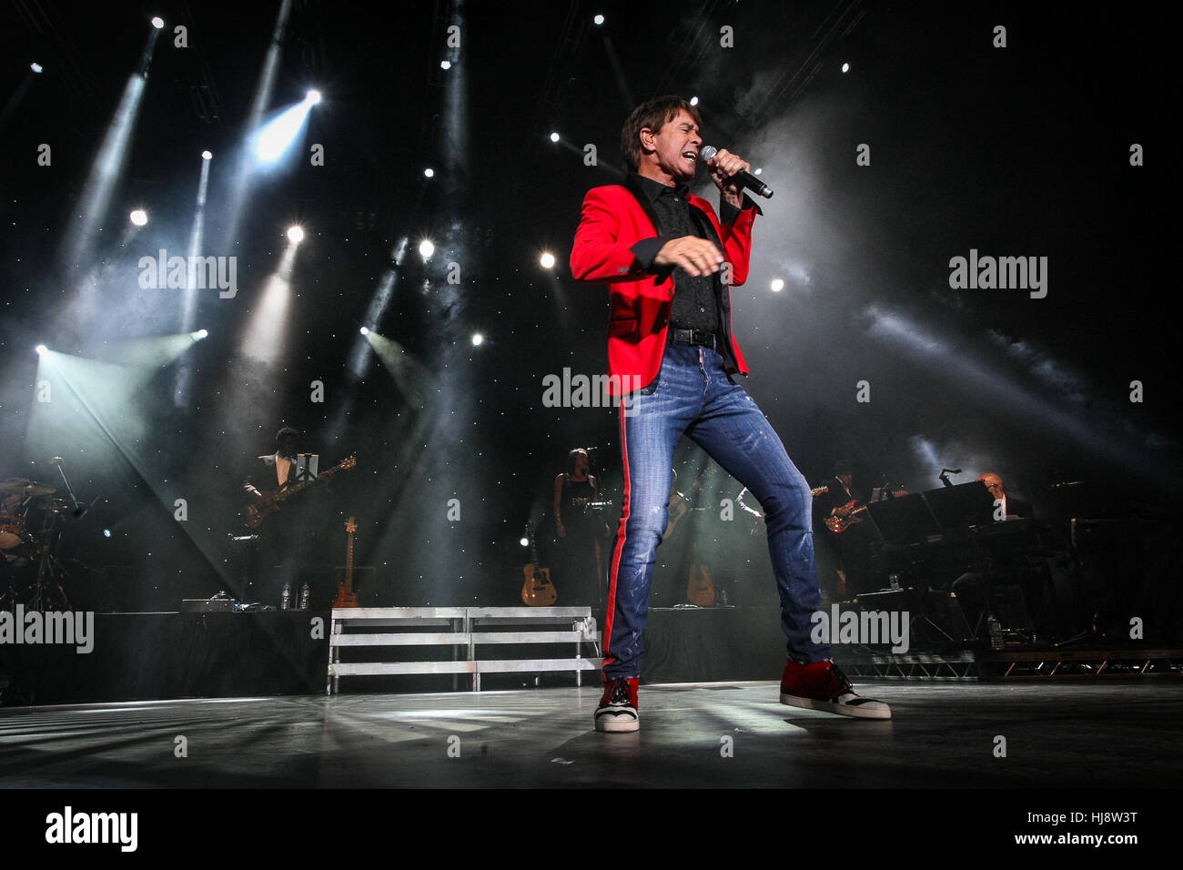 Singer actor cliff richard hi-res stock photography and images - Alamy