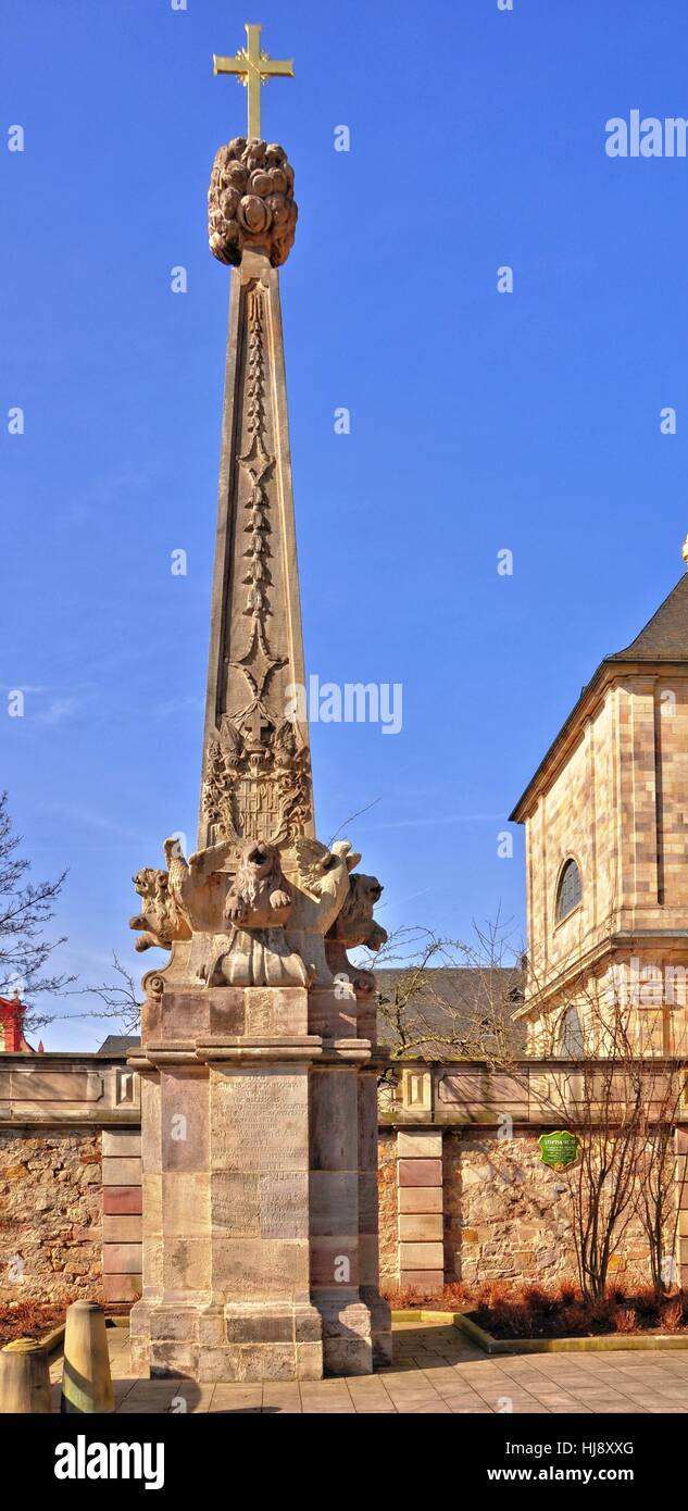 Golden light from cross hi-res stock photography and images - Alamy