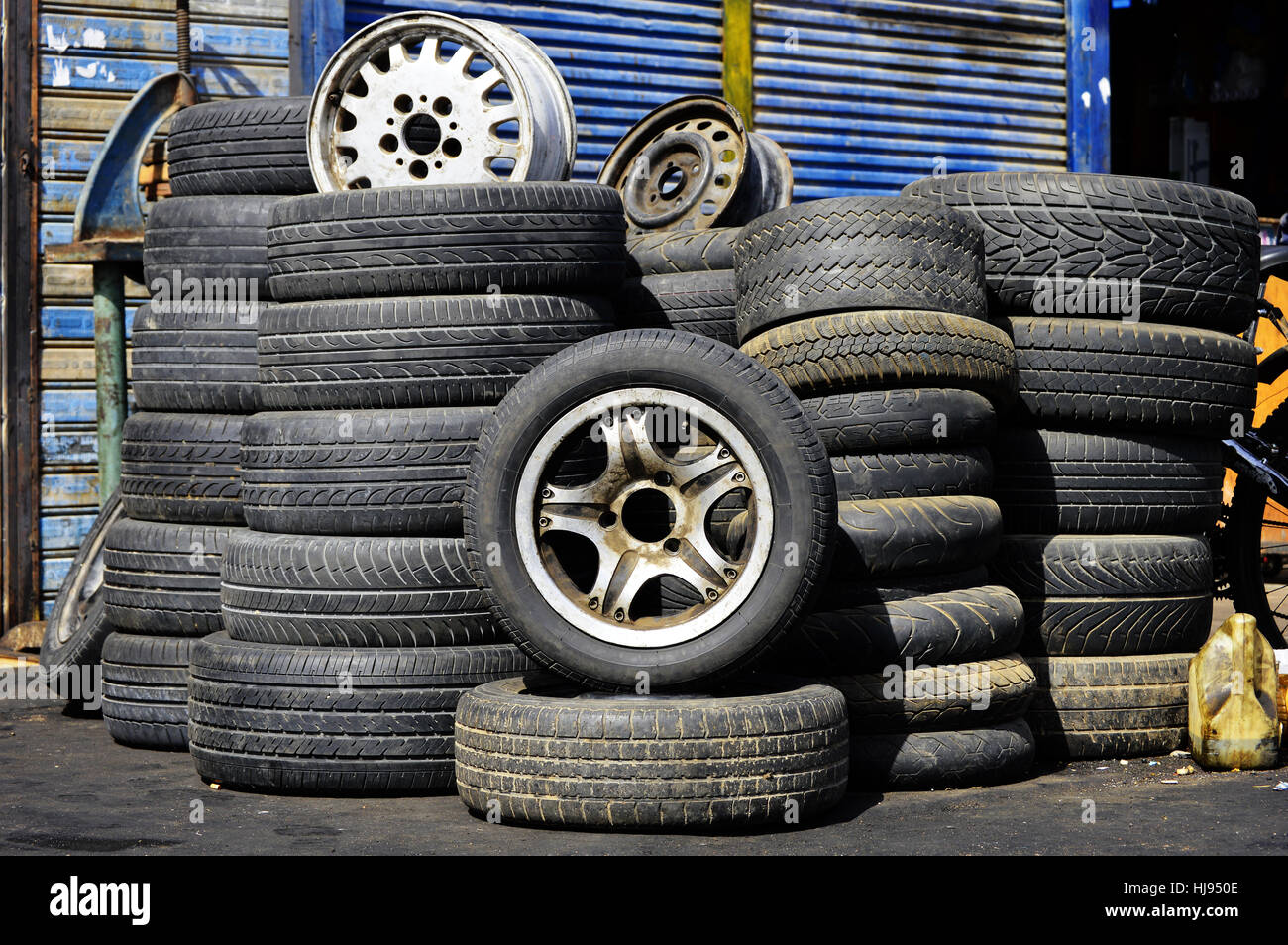 wheel, car, automobile, vehicle, means of travel, motor vehicle, garage ...