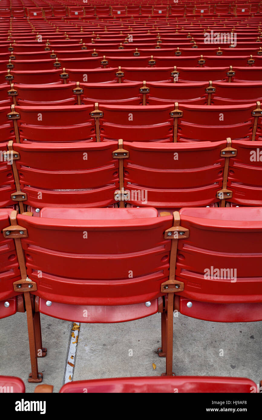 Folding chairs hi-res stock photography and images - Alamy