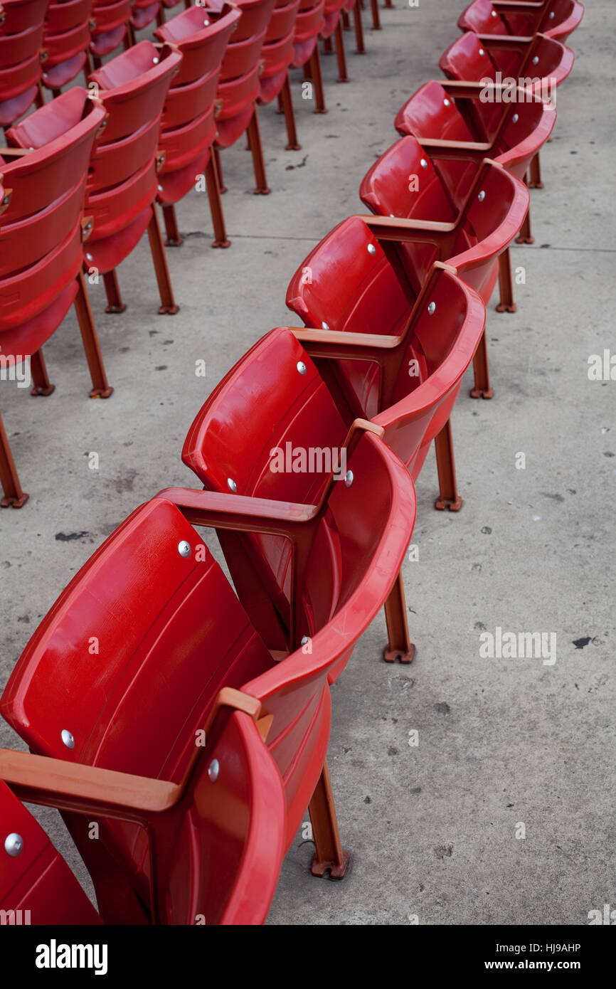 Folding chairs hi-res stock photography and images - Alamy