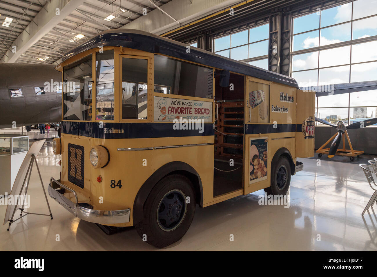 Divco truck hi-res stock photography and images - Alamy