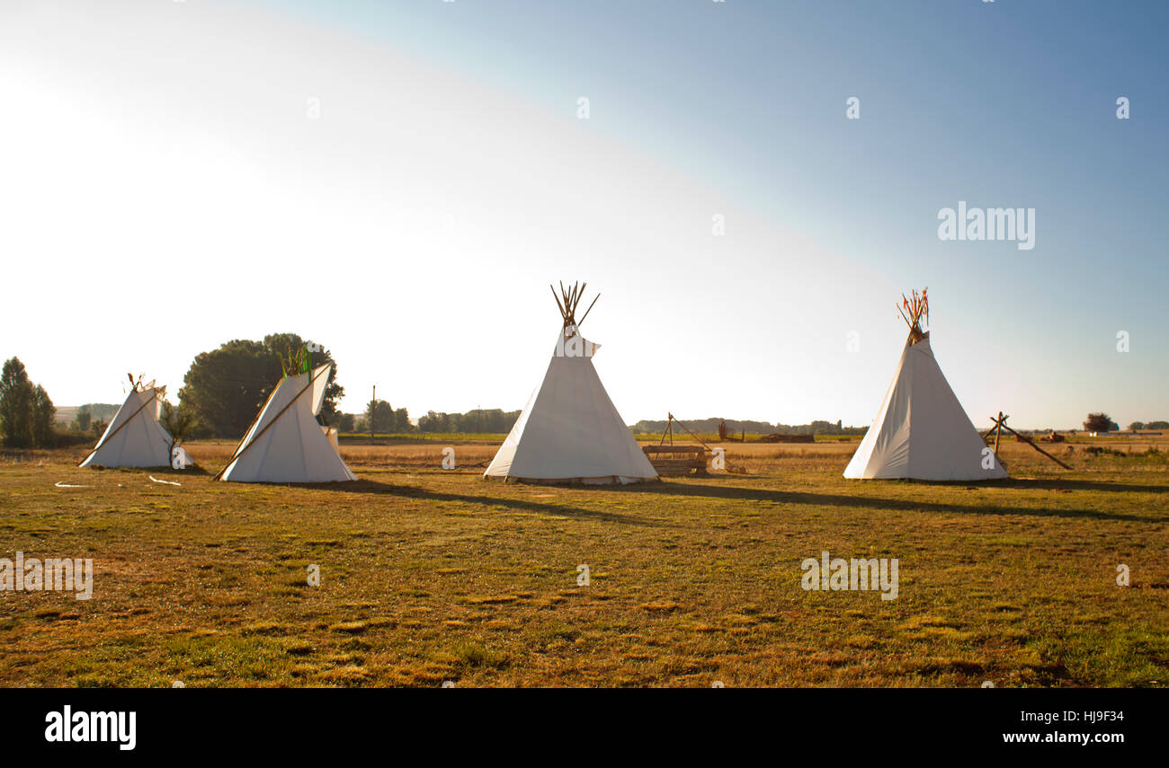 Indigenous canadian dwelling hi-res stock photography and images - Alamy