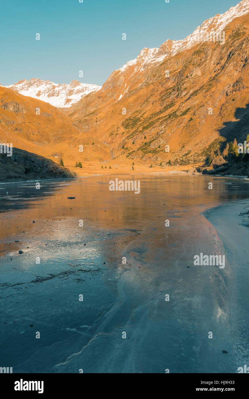 Iced mountains hi-res stock photography and images - Alamy