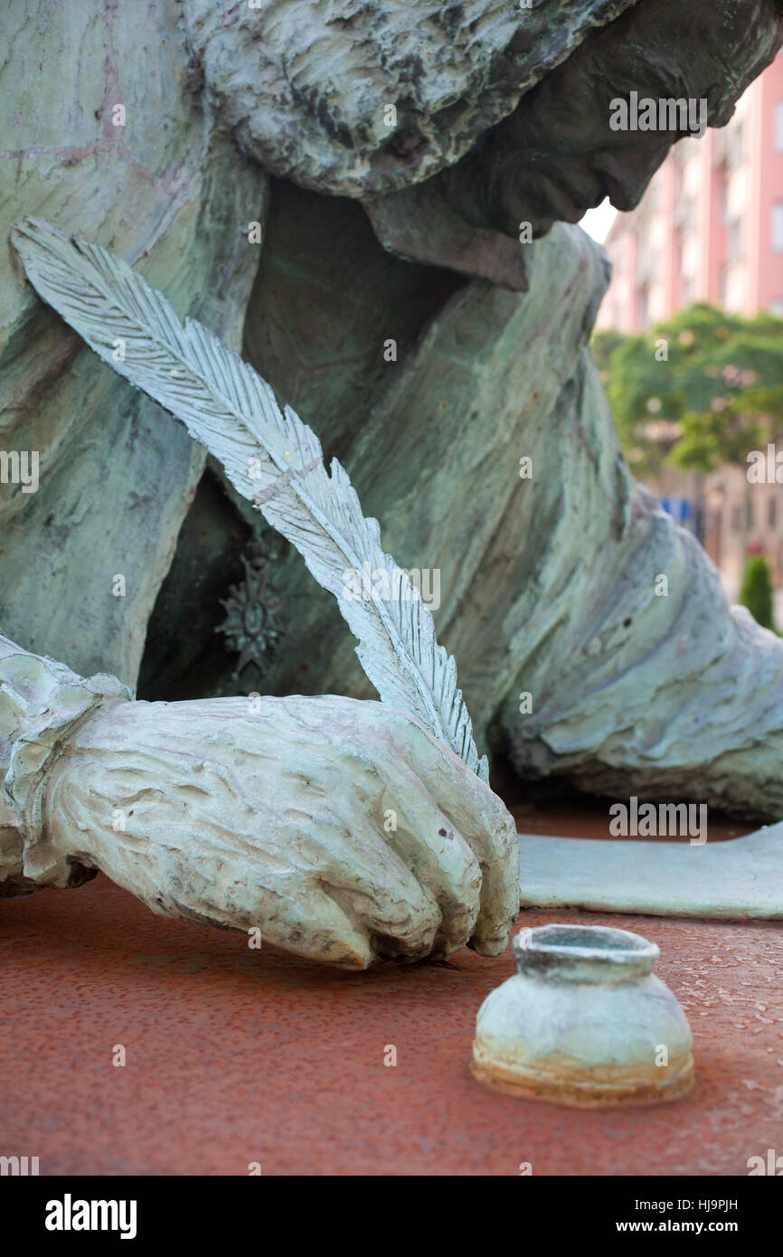 Author sculpture statue hi-res stock photography and images - Alamy