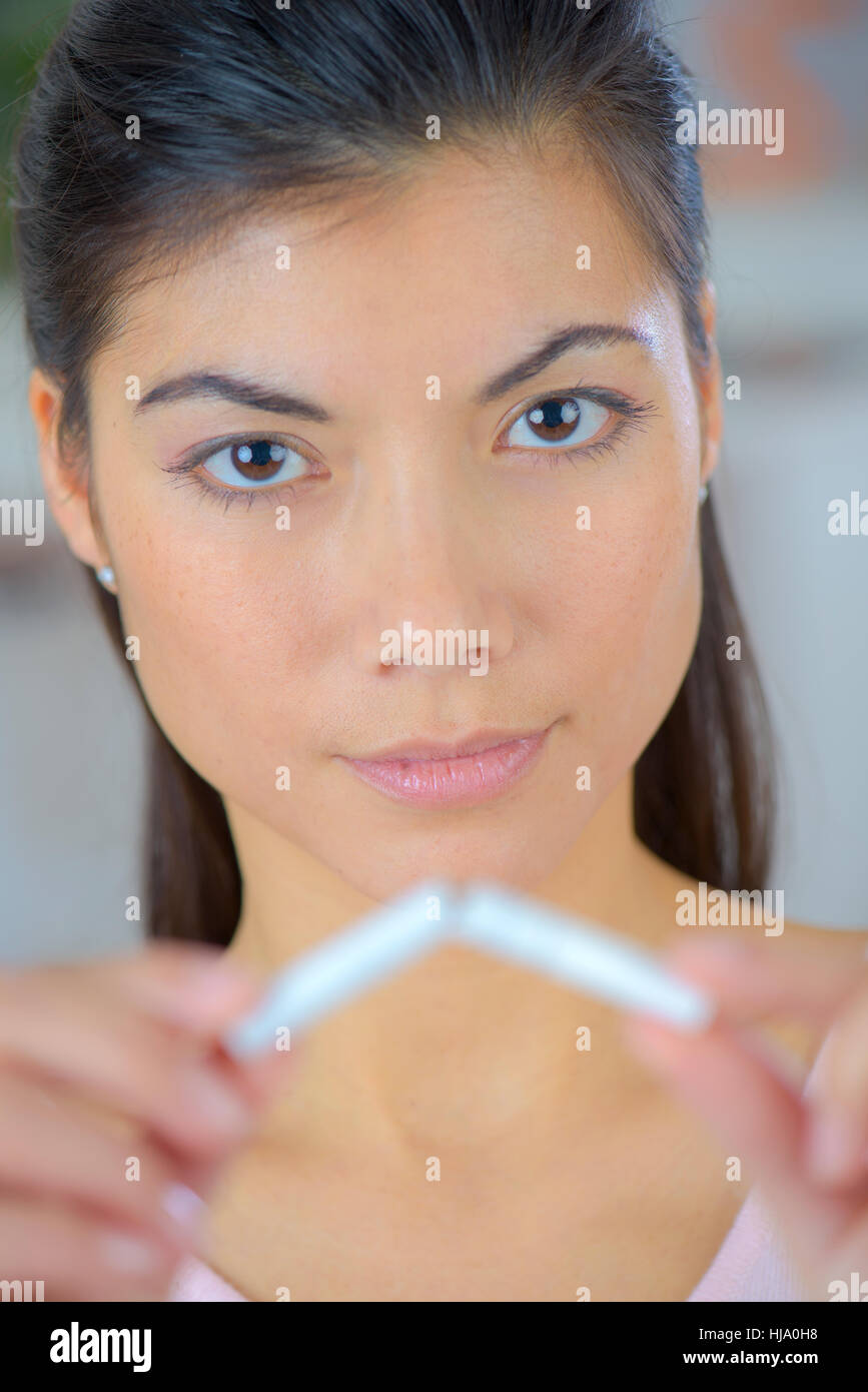 Snap cigarette hi-res stock photography and images - Alamy