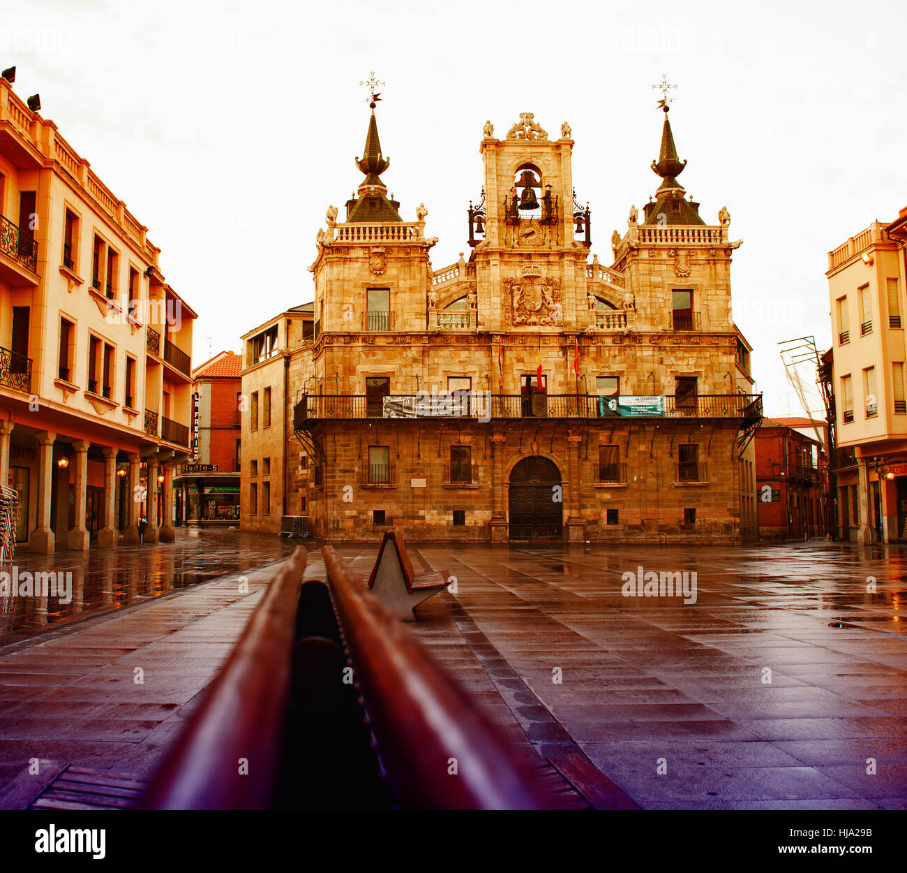 square, style of construction, architecture, architectural style ...