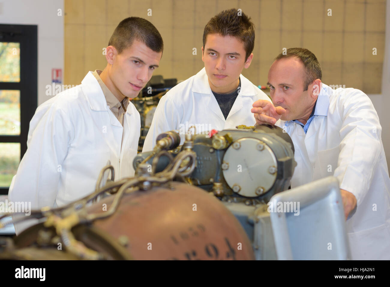 Engineers viewing mechanical exhibit Stock Photo - Alamy