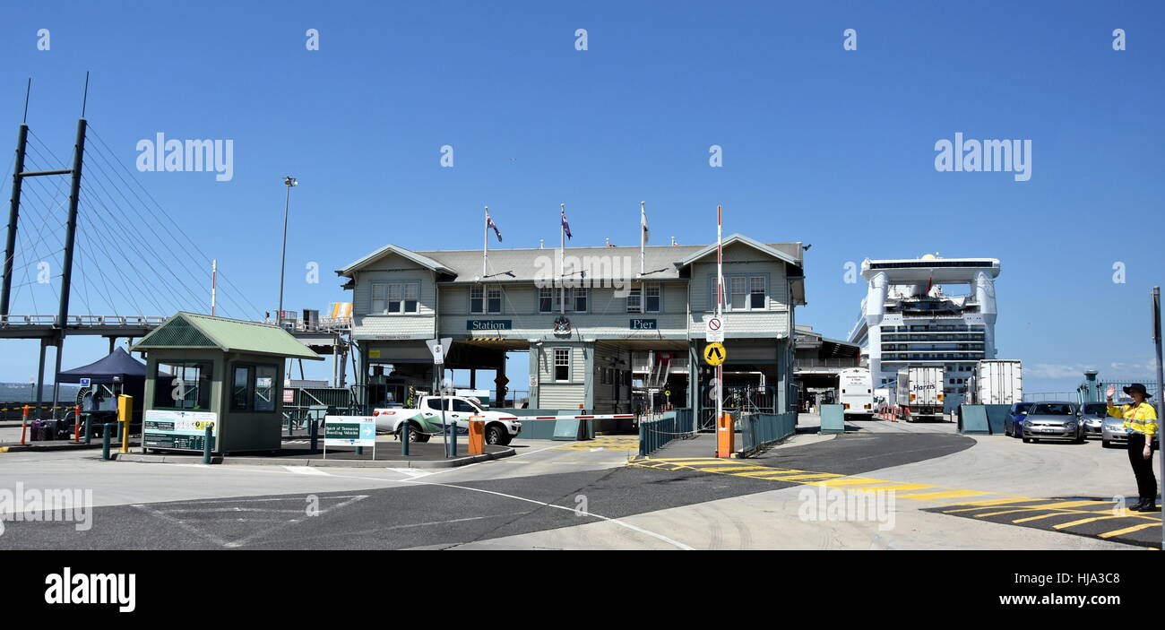 Station pier melbourne hi-res stock photography and images - Alamy