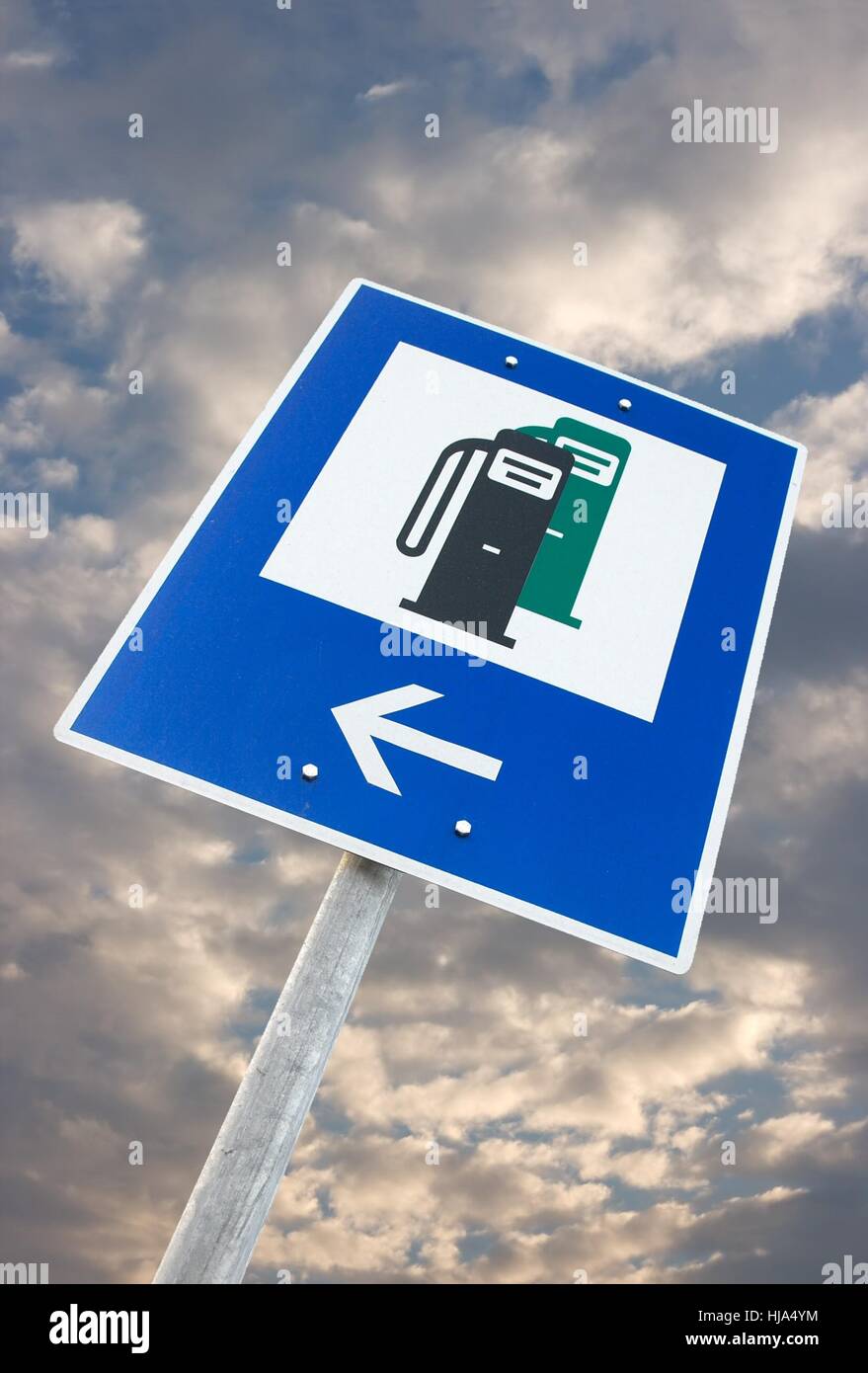 Petrol station sign pole hi-res stock photography and images - Alamy