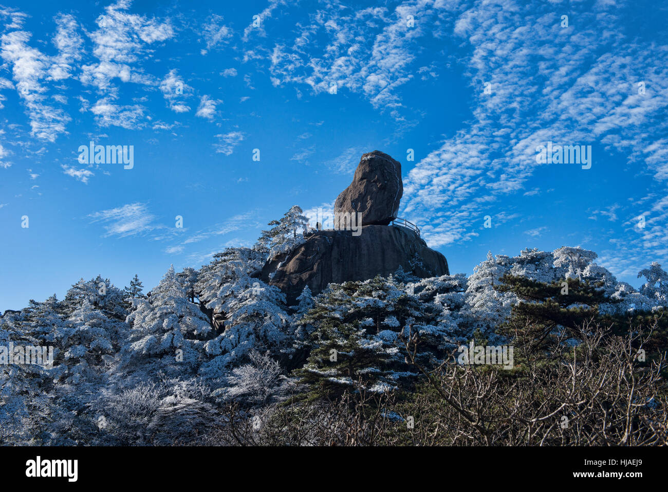 The "Flying Rock" in Huangshan National Park, Anhui, China Stock Photo ...
