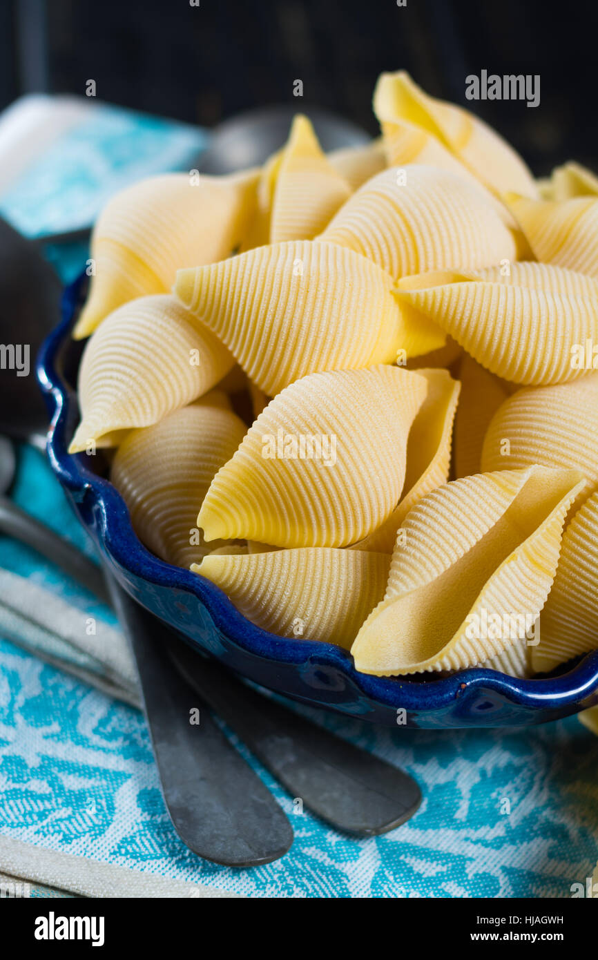 Big pasta shells hi-res stock photography and images - Alamy