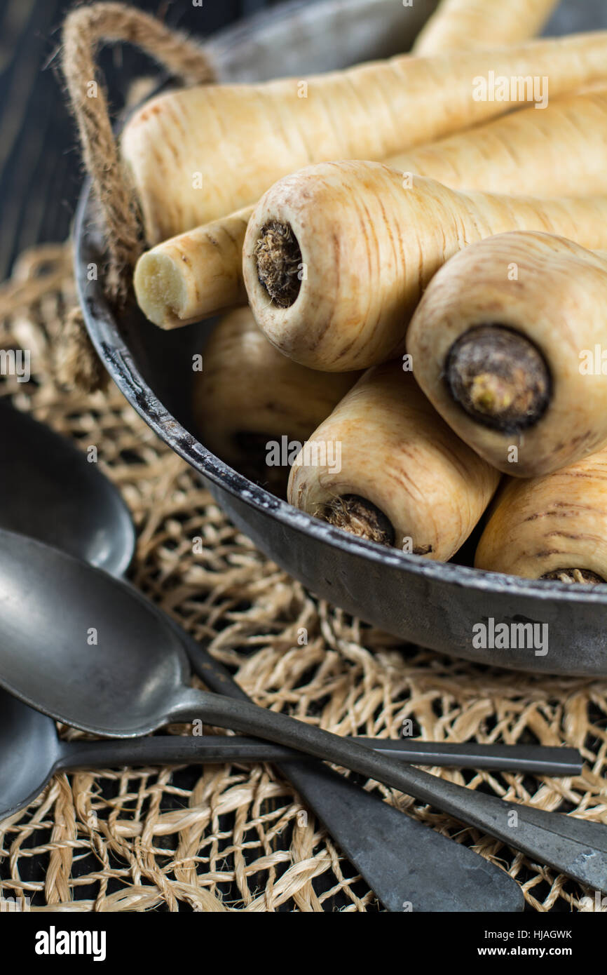 Fresh parsnip roots - ready to cook Stock Photo - Alamy