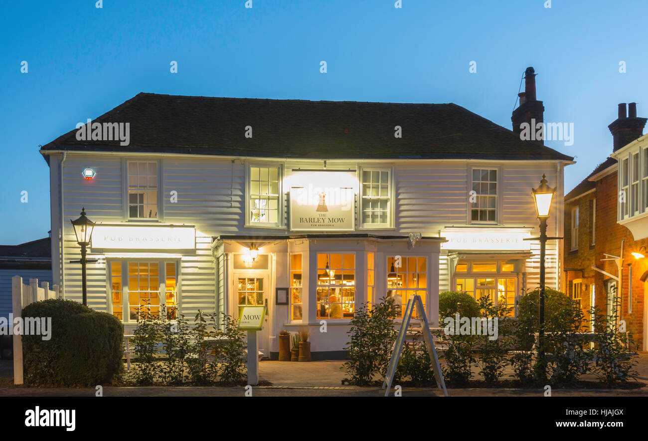 The barley mow pub hi-res stock photography and images - Alamy