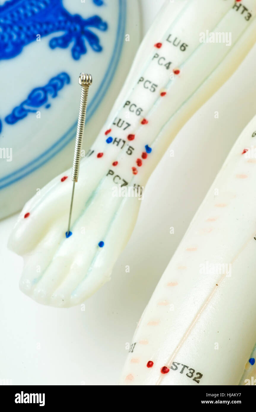 acupuncture demonstration on model Stock Photo - Alamy