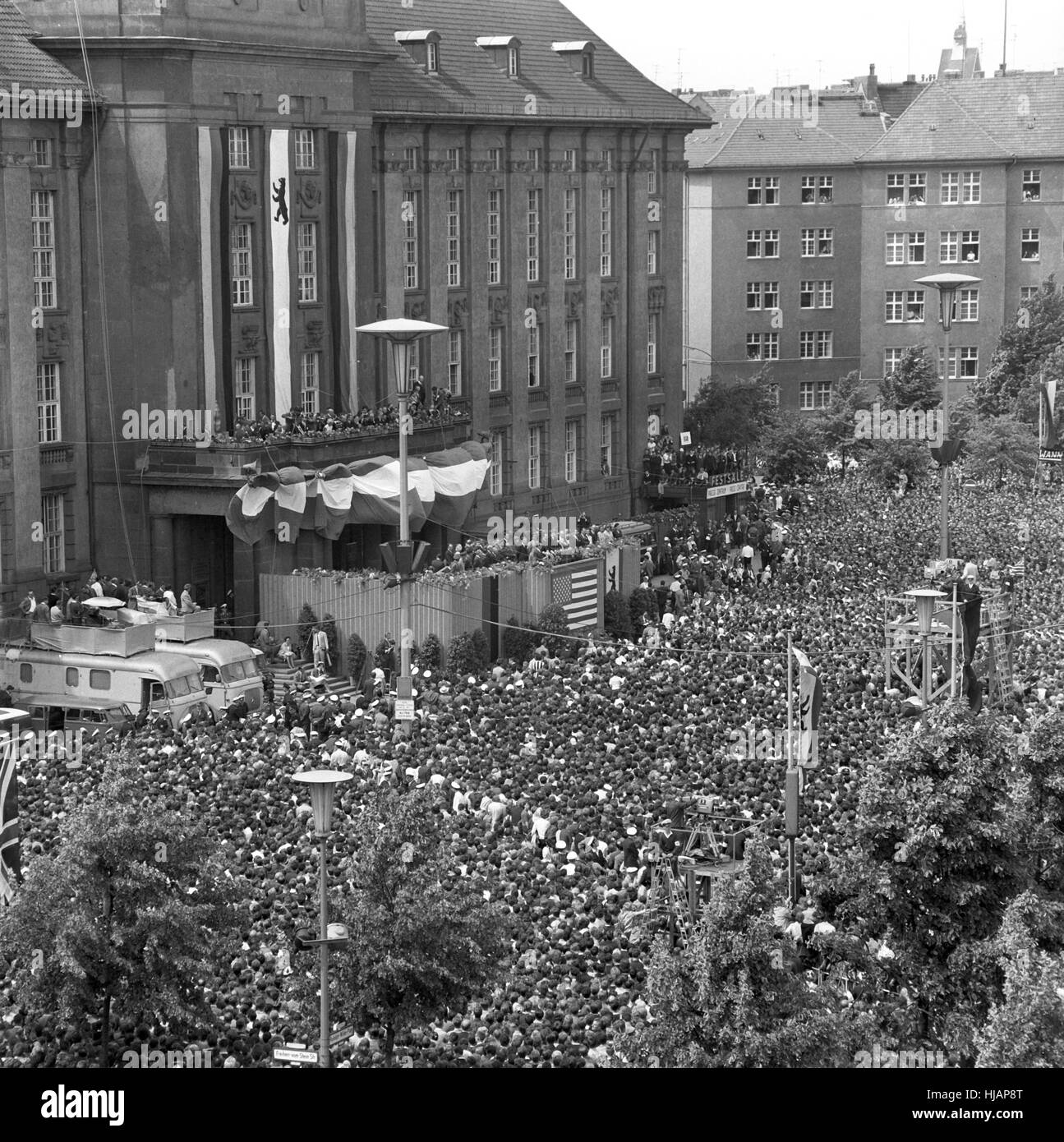 Jubilating hi-res stock photography and images - Alamy