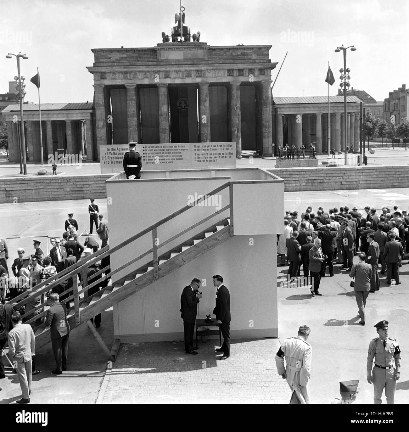 1963 berliner mauer hi-res stock photography and images - Alamy