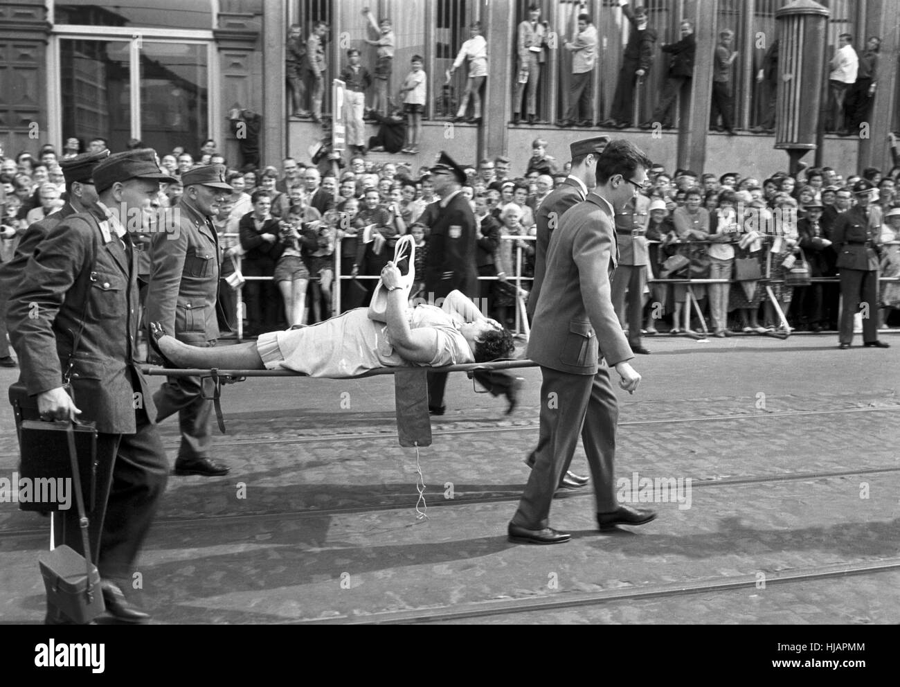 Fainted woman hi-res stock photography and images - Alamy
