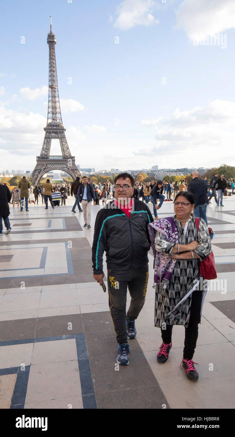 INDIAN TOURISTS IN PARIS Stock Photo - Alamy