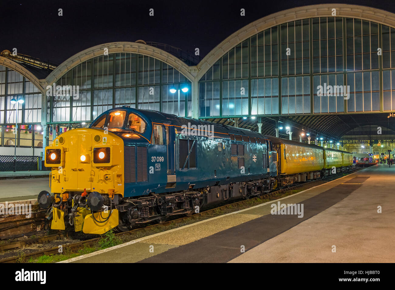 British rail class 37 locomotive hi-res stock photography and images ...