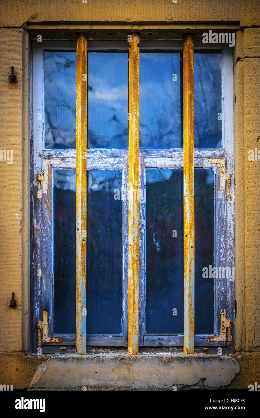 Steel window hi-res stock photography and images - Alamy