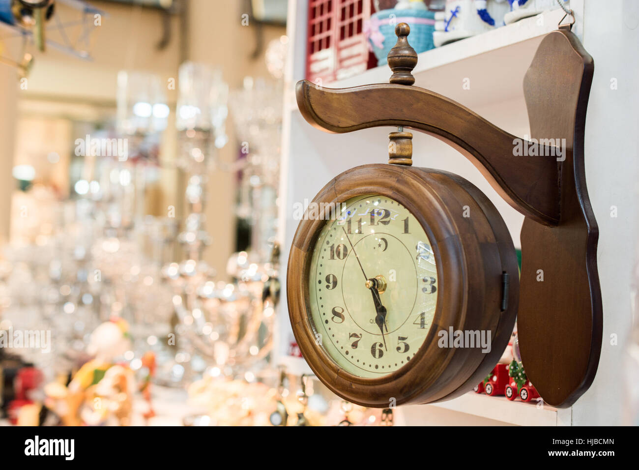 Vintage retro clock and mechanism Stock Photo - Alamy
