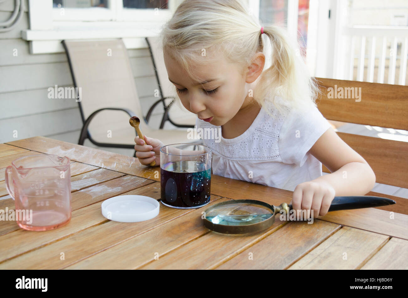 Science girl hi-res stock photography and images - Alamy